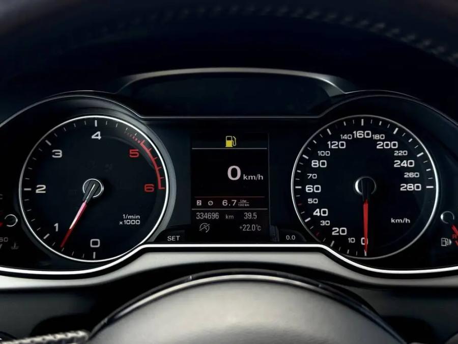 Pelēks Audi A4 2012 Rēzekne, ar dzinēja tilpumu 3.00 L un nobraukumu 334 tūkst. km par 8990 €, foto 29 vietnē AUTOMOTO.COM.LV