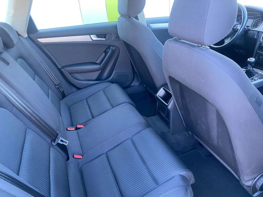 Grey Audi A4 2012 in Raseiniai, with an engine capacity of 1.97 L and mileage of 373 thousand km for 5300 €, photo 19 on AUTOMOTO.COM.LV