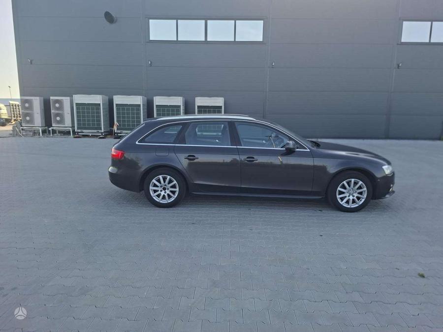 Pelēks Audi A4 2013 Kauņa, ar dzinēja tilpumu 1.97 L un nobraukumu 325 tūkst. km par 6450 €, foto 12 vietnē AUTOMOTO.COM.LV