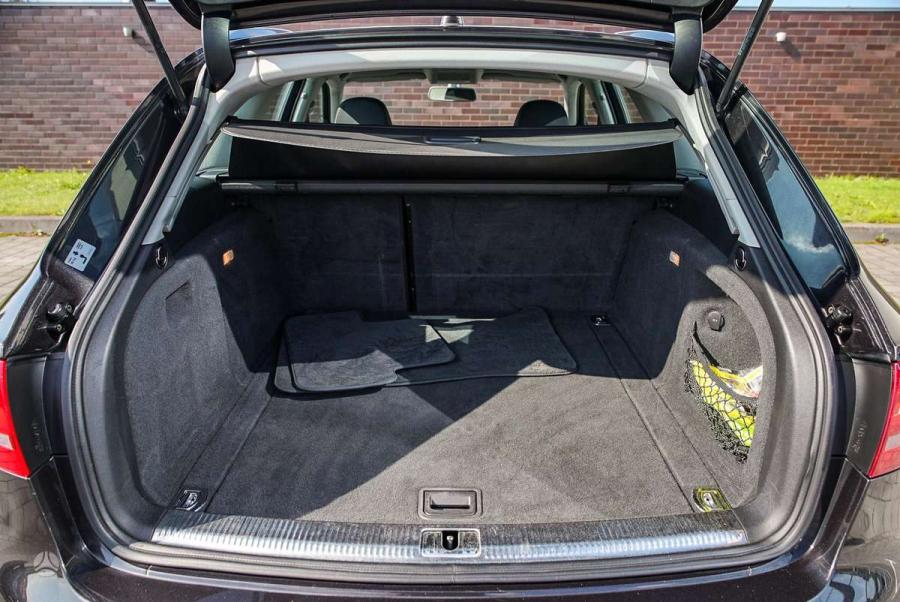 Grey Audi A4 2013 in Marijampole, with an engine capacity of 1.97 L and mileage of 307 thousand km for 6950 €, photo 11 on AUTOMOTO.COM.LV