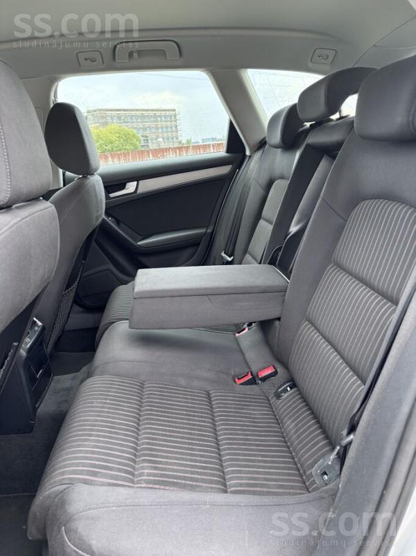 Pelēks Audi A4 2013 Rīga, ar dzinēja tilpumu 2.00 L un nobraukumu 219 tūkst. km par 7000 €, foto 11 vietnē AUTOMOTO.COM.LV