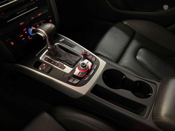 Audi A4 2014 in Marijampole on AUTOMOTO.COM.LV Grey Audi A4 2014 in Marijampole, with an engine capacity of 1.97 L and mileage of 300 thousand km for 8650 €, photo 4 on AUTOMOTO.COM.LV