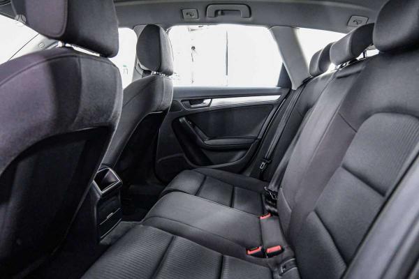 Audi A4 2014 in Kaunas on AUTOMOTO.COM.LV Grey Audi A4 2014 in Kaunas, with an engine capacity of 2.00 L and mileage of 273 thousand km for 8890 €, photo 10 on AUTOMOTO.COM.LV