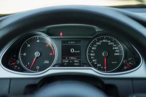 Pelēks Audi A4 2015 Liepāja, ar dzinēja tilpumu 3.00 L un nobraukumu 216 tūkst. km par 14500 €, foto 12 vietnē AUTOMOTO.COM.LV