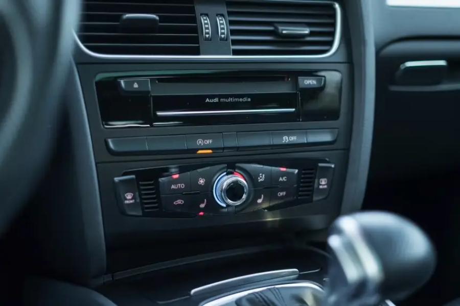 Pelēks Audi A4 2015 Liepāja, ar dzinēja tilpumu 3.00 L un nobraukumu 216 tūkst. km par 14500 €, foto 17 vietnē AUTOMOTO.COM.LV