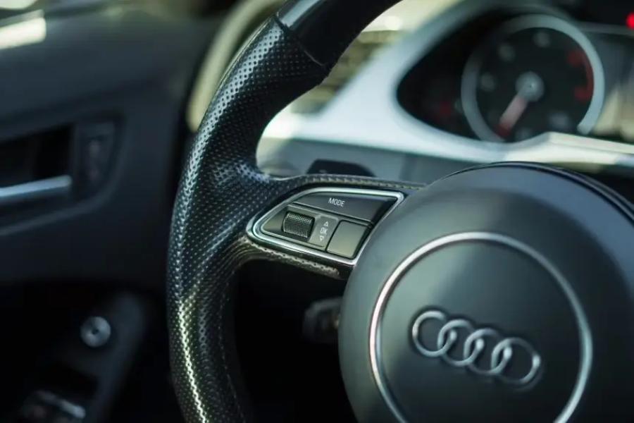 Pelēks Audi A4 2015 Liepāja, ar dzinēja tilpumu 3.00 L un nobraukumu 216 tūkst. km par 14500 €, foto 22 vietnē AUTOMOTO.COM.LV