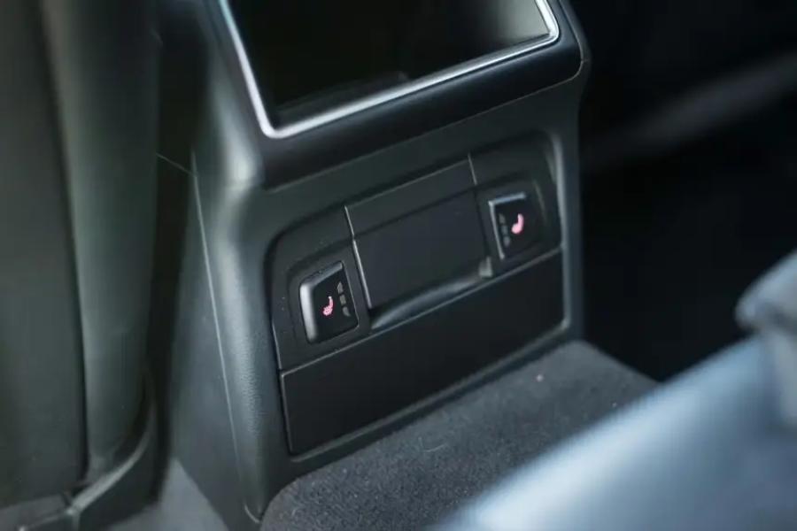 Pelēks Audi A4 2015 Liepāja, ar dzinēja tilpumu 3.00 L un nobraukumu 216 tūkst. km par 14500 €, foto 28 vietnē AUTOMOTO.COM.LV