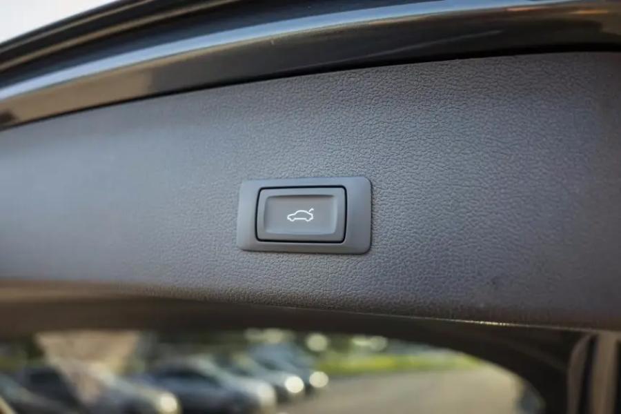 Pelēks Audi A4 2015 Liepāja, ar dzinēja tilpumu 3.00 L un nobraukumu 216 tūkst. km par 14500 €, foto 30 vietnē AUTOMOTO.COM.LV
