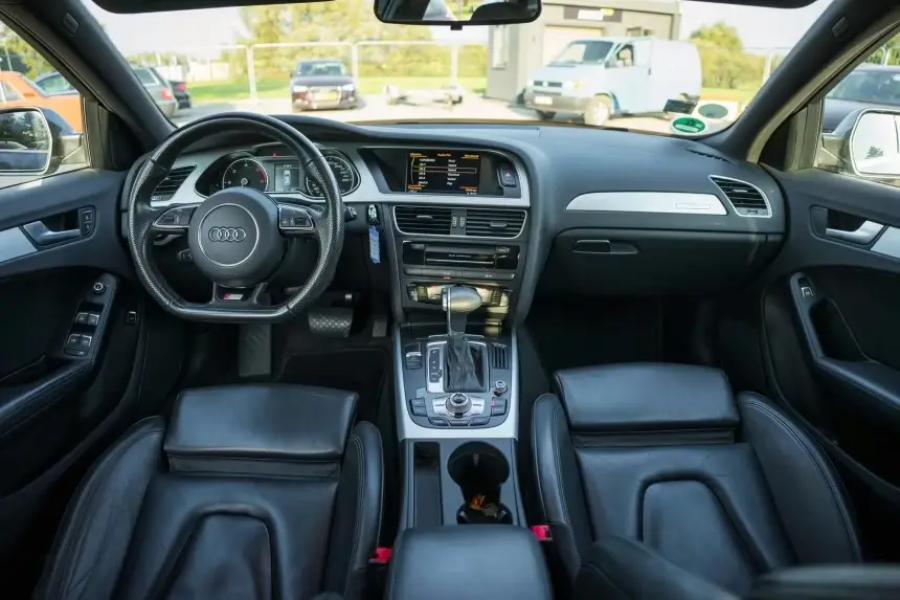Pelēks Audi A4 2015 Liepāja, ar dzinēja tilpumu 3.00 L un nobraukumu 216 tūkst. km par 14500 €, foto 32 vietnē AUTOMOTO.COM.LV