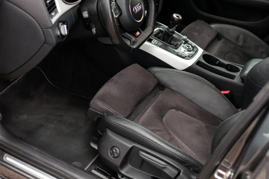 Pelēks Audi A4 2015 Rīga, ar dzinēja tilpumu 2.00 L un nobraukumu 198 tūkst. km par 11500 €, foto 25 vietnē AUTOMOTO.COM.LV