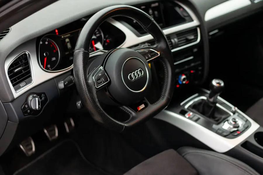 Pelēks Audi A4 2015 Rīga, ar dzinēja tilpumu 2.00 L un nobraukumu 198 tūkst. km par 11500 €, foto 27 vietnē AUTOMOTO.COM.LV