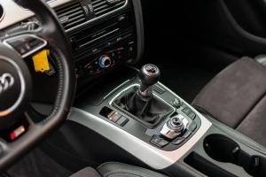 Pelēks Audi A4 2015 Rīga, ar dzinēja tilpumu 2.00 L un nobraukumu 198 tūkst. km par 11500 €, foto 28 vietnē AUTOMOTO.COM.LV