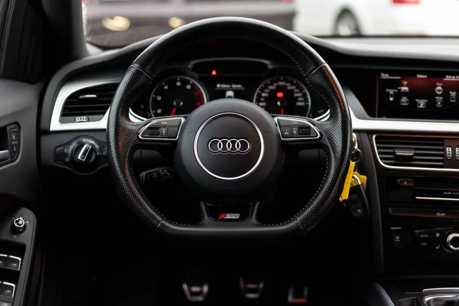 Pelēks Audi A4 2015 Rīga, ar dzinēja tilpumu 2.00 L un nobraukumu 198 tūkst. km par 11500 €, foto 33 vietnē AUTOMOTO.COM.LV