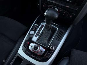 Grey Audi A4 2015 in Siauliai, with an engine capacity of 1.97 L and mileage of 258 thousand km for 9990 €, photo 19 on AUTOMOTO.COM.LV