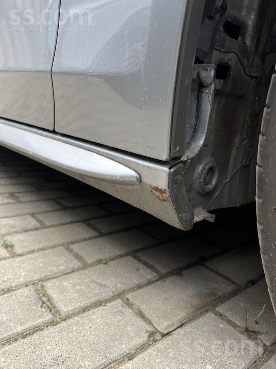Grey Audi A4 2015 in Tukums, with an engine capacity of 2.00 L and mileage of 288 thousand km for 7000 €, photo 21 on AUTOMOTO.COM.LV
