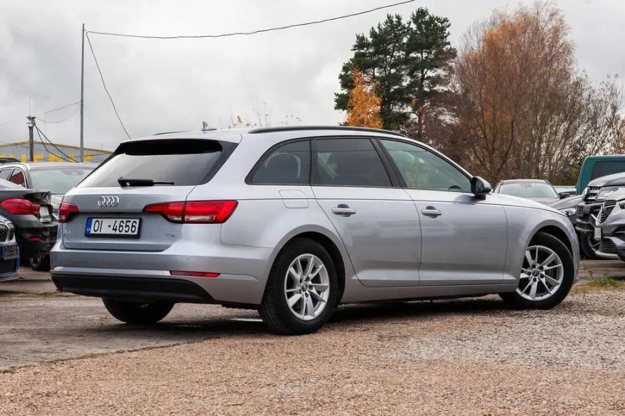 Grey Audi A4 2016 in Riga, with an engine capacity of 2.00 L and mileage of 209 thousand km for 11995 €, photo 5 on AUTOMOTO.COM.LV