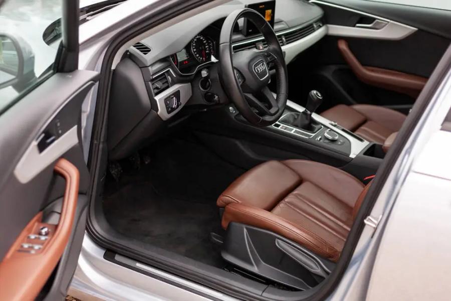 Grey Audi A4 2016 in Riga, with an engine capacity of 2.00 L and mileage of 209 thousand km for 11995 €, photo 14 on AUTOMOTO.COM.LV