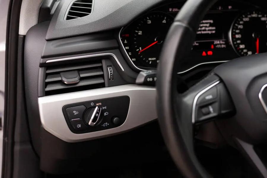 Grey Audi A4 2016 in Riga, with an engine capacity of 2.00 L and mileage of 209 thousand km for 11995 €, photo 16 on AUTOMOTO.COM.LV