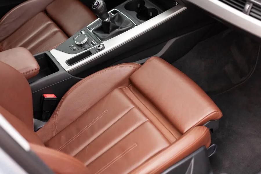 Grey Audi A4 2016 in Riga, with an engine capacity of 2.00 L and mileage of 209 thousand km for 11995 €, photo 22 on AUTOMOTO.COM.LV