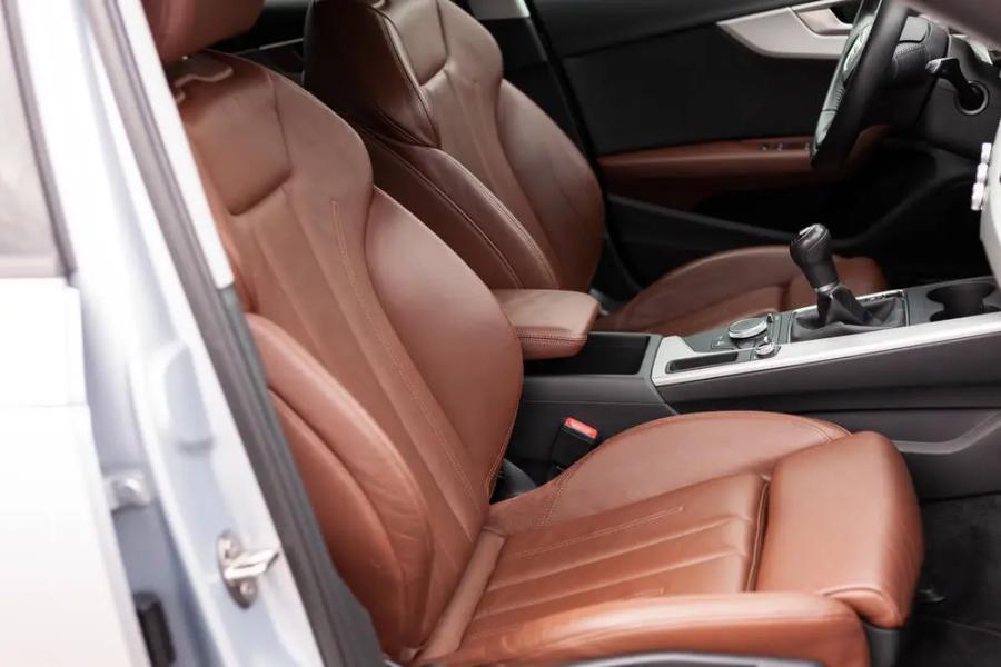 Grey Audi A4 2016 in Riga, with an engine capacity of 2.00 L and mileage of 209 thousand km for 11995 €, photo 23 on AUTOMOTO.COM.LV