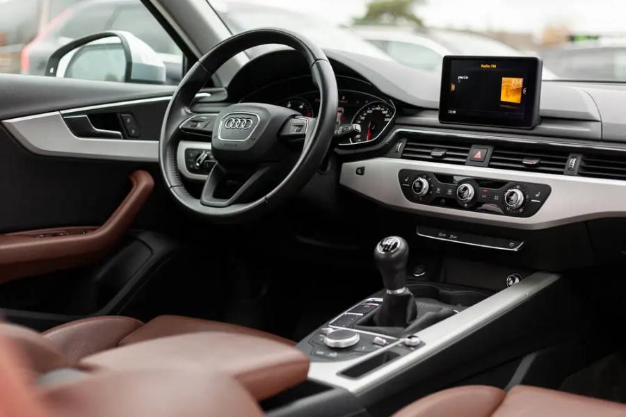 Grey Audi A4 2016 in Riga, with an engine capacity of 2.00 L and mileage of 209 thousand km for 11995 €, photo 24 on AUTOMOTO.COM.LV