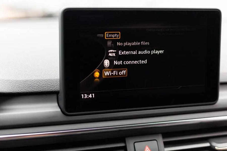 Grey Audi A4 2016 in Riga, with an engine capacity of 2.00 L and mileage of 209 thousand km for 11995 €, photo 27 on AUTOMOTO.COM.LV