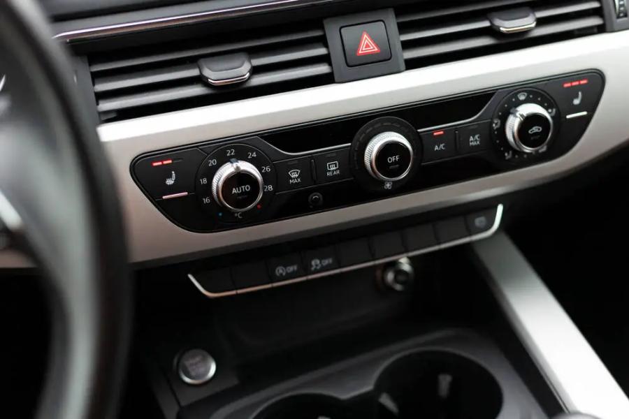 Grey Audi A4 2016 in Riga, with an engine capacity of 2.00 L and mileage of 209 thousand km for 11995 €, photo 31 on AUTOMOTO.COM.LV