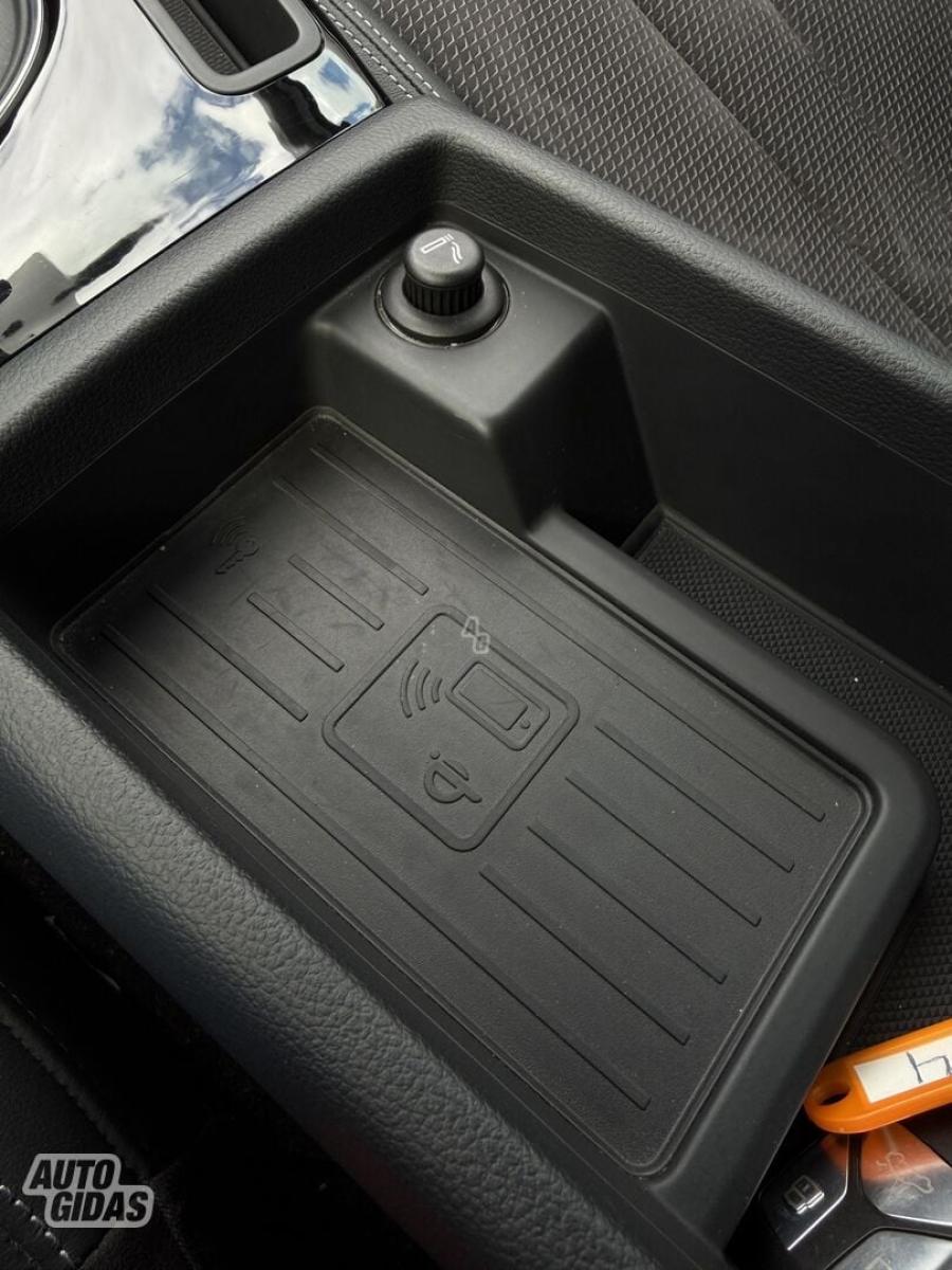 Grey Audi A4 2016 in Vilnius, with an engine capacity of 3.00 L and mileage of 222 thousand km for 16500 €, photo 25 on AUTOMOTO.COM.LV