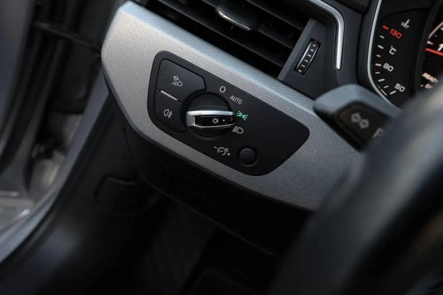 Pelēks Audi A4 2016 Jelgava, ar dzinēja tilpumu 2.00 L un nobraukumu 272 tūkst. km par 11450 €, foto 24 vietnē AUTOMOTO.COM.LV