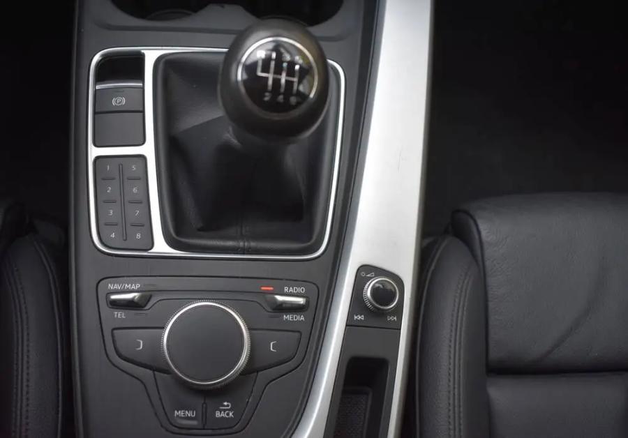 Pelēks Audi A4 2017 Talsi, ar dzinēja tilpumu 2.00 L un nobraukumu 209 tūkst. km par 11900 €, foto 20 vietnē AUTOMOTO.COM.LV
