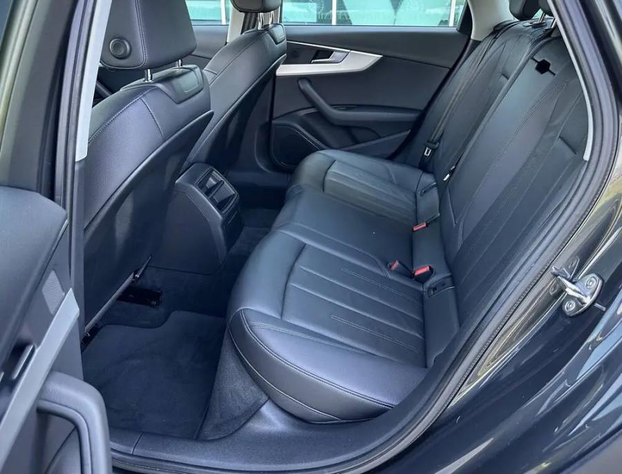 Grey Audi A4 2017 in Rezekne, with an engine capacity of 2.00 L and mileage of 200 thousand km for 15990 €, photo 17 on AUTOMOTO.COM.LV