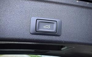 Grey Audi A4 2017 in Rezekne, with an engine capacity of 2.00 L and mileage of 200 thousand km for 15990 €, photo 24 on AUTOMOTO.COM.LV
