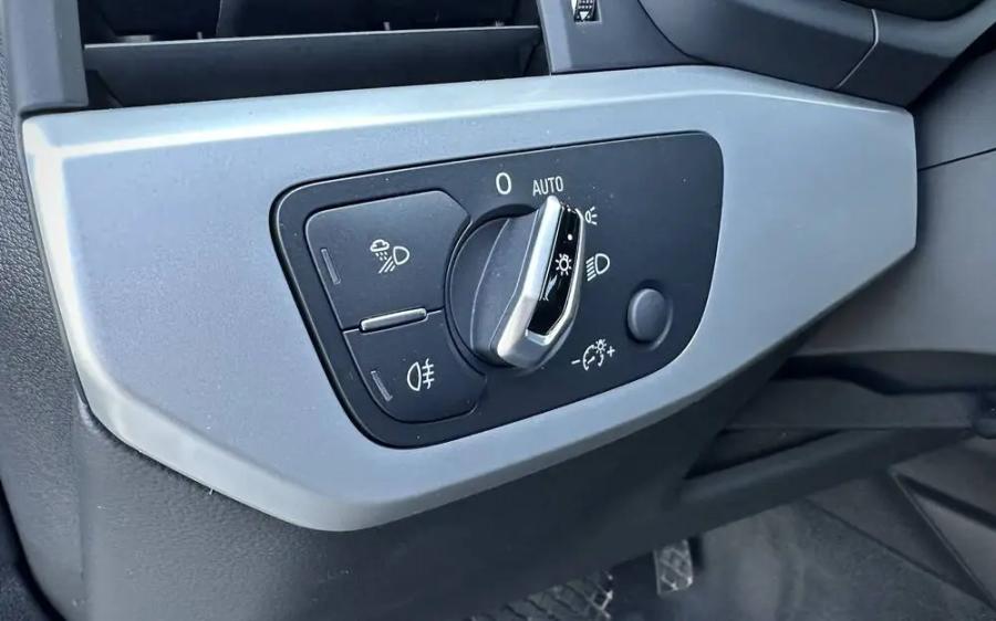 Grey Audi A4 2017 in Rezekne, with an engine capacity of 2.00 L and mileage of 200 thousand km for 15990 €, photo 25 on AUTOMOTO.COM.LV