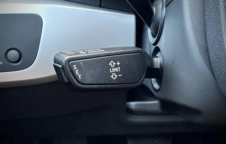 Grey Audi A4 2017 in Rezekne, with an engine capacity of 2.00 L and mileage of 200 thousand km for 15990 €, photo 26 on AUTOMOTO.COM.LV