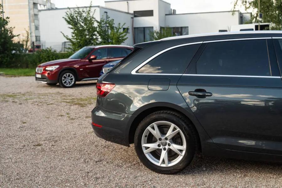 Pelēks Audi A4 2017 Liepāja, ar dzinēja tilpumu 1.40 L un nobraukumu 195 tūkst. km par 12950 €, foto 6 vietnē AUTOMOTO.COM.LV