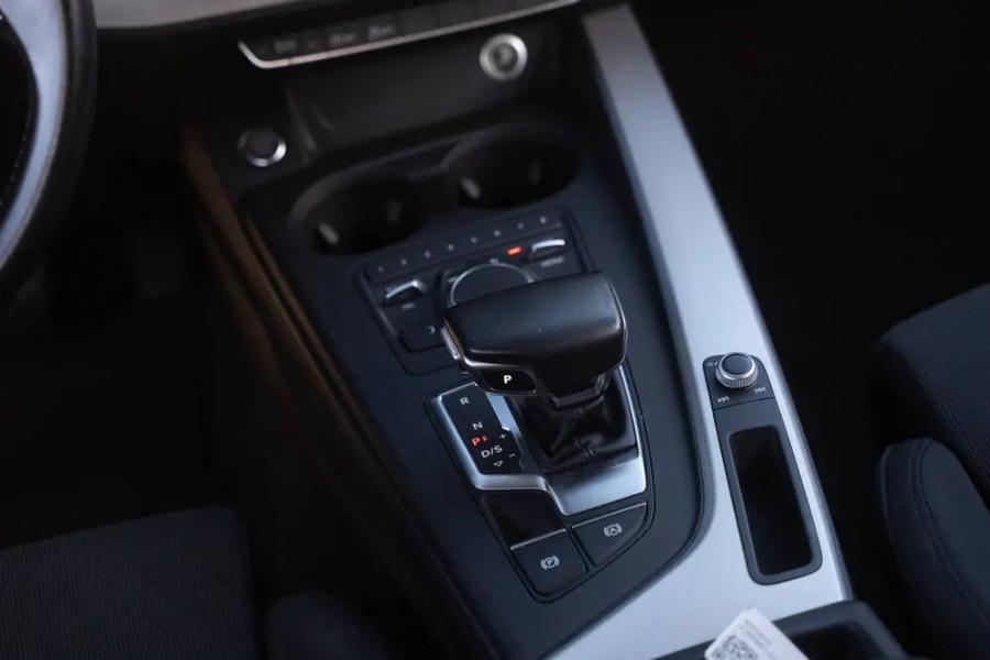 Pelēks Audi A4 2017 Liepāja, ar dzinēja tilpumu 1.40 L un nobraukumu 195 tūkst. km par 12950 €, foto 22 vietnē AUTOMOTO.COM.LV