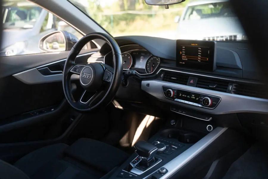 Pelēks Audi A4 2017 Liepāja, ar dzinēja tilpumu 1.40 L un nobraukumu 195 tūkst. km par 12950 €, foto 28 vietnē AUTOMOTO.COM.LV