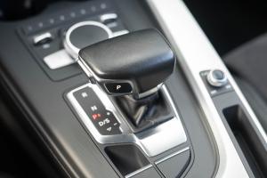 Grey Audi A4 2017 in Riga, with an engine capacity of 2.00 L and mileage of 210 thousand km for 12770 €, photo 27 on AUTOMOTO.COM.LV