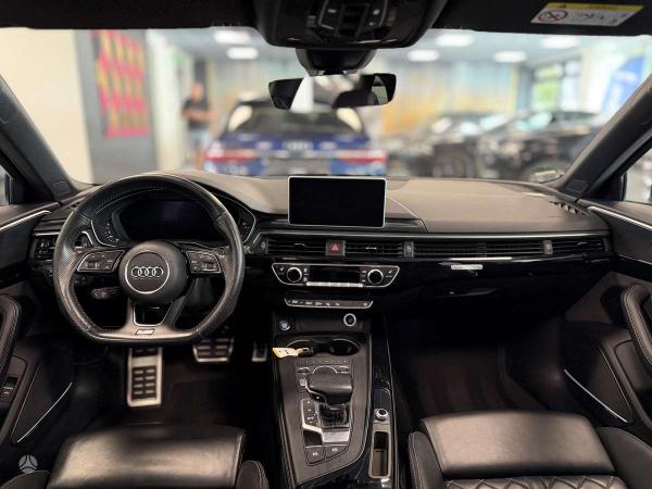 Audi A4 2017 in Klaipeda on AUTOMOTO.COM.LV Grey Audi A4 2017 in Klaipeda, with an engine capacity of 2.97 L and mileage of 209 thousand km for 20950 €, photo 3 on AUTOMOTO.COM.LV