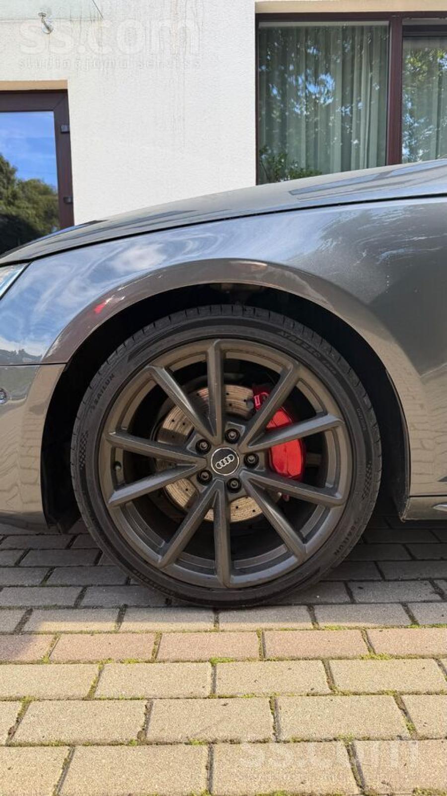 Grey Audi A4 2017 in Riga, with an engine capacity of 3.00 L and mileage of 156 thousand km for 21750 €, photo 10 on AUTOMOTO.COM.LV