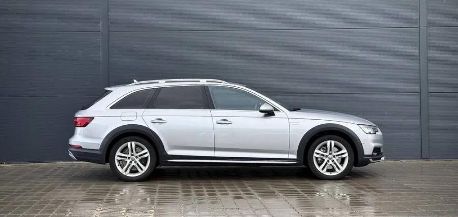 Grey Audi A4 2018 in Riga, with an engine capacity of 3.00 L and mileage of 215 thousand km for 17995 €, photo 6 on AUTOMOTO.COM.LV