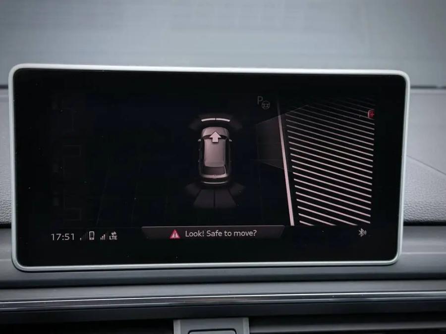 Grey Audi A4 2018 in Riga, with an engine capacity of 3.00 L and mileage of 215 thousand km for 17995 €, photo 15 on AUTOMOTO.COM.LV