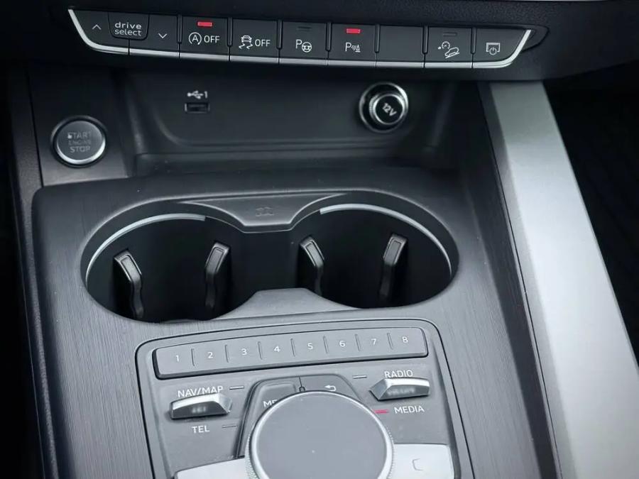 Grey Audi A4 2018 in Riga, with an engine capacity of 3.00 L and mileage of 215 thousand km for 17995 €, photo 19 on AUTOMOTO.COM.LV