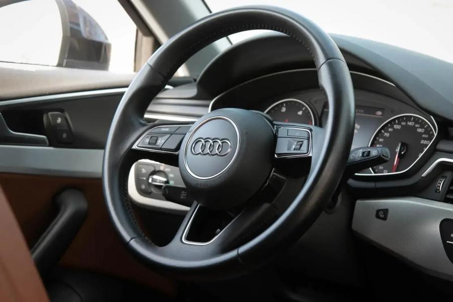 Grey Audi A4 2019 in Tukums, with an engine capacity of 2.00 L and mileage of 282 thousand km for 15990 €, photo 9 on AUTOMOTO.COM.LV