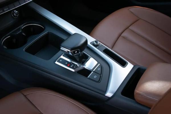 Grey Audi A4 2019 in Tukums, with an engine capacity of 2.00 L and mileage of 282 thousand km for 15990 €, photo 11 on AUTOMOTO.COM.LV