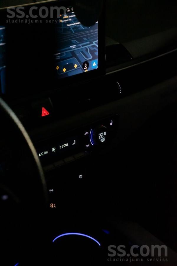 Grey Audi A4 2021 in Riga, with an engine capacity of 2.00 L and mileage of 274 thousand km for 25500 €, photo 8 on AUTOMOTO.COM.LV