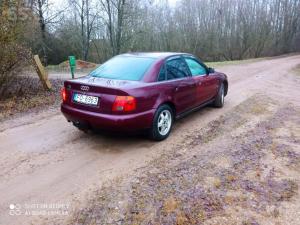 Sarkans Audi A4 1995 Kuldīga, ar dzinēja tilpumu 1.90 L un nobraukumu 351 tūkst. km par 450 €, foto 5 vietnē AUTOMOTO.COM.LV