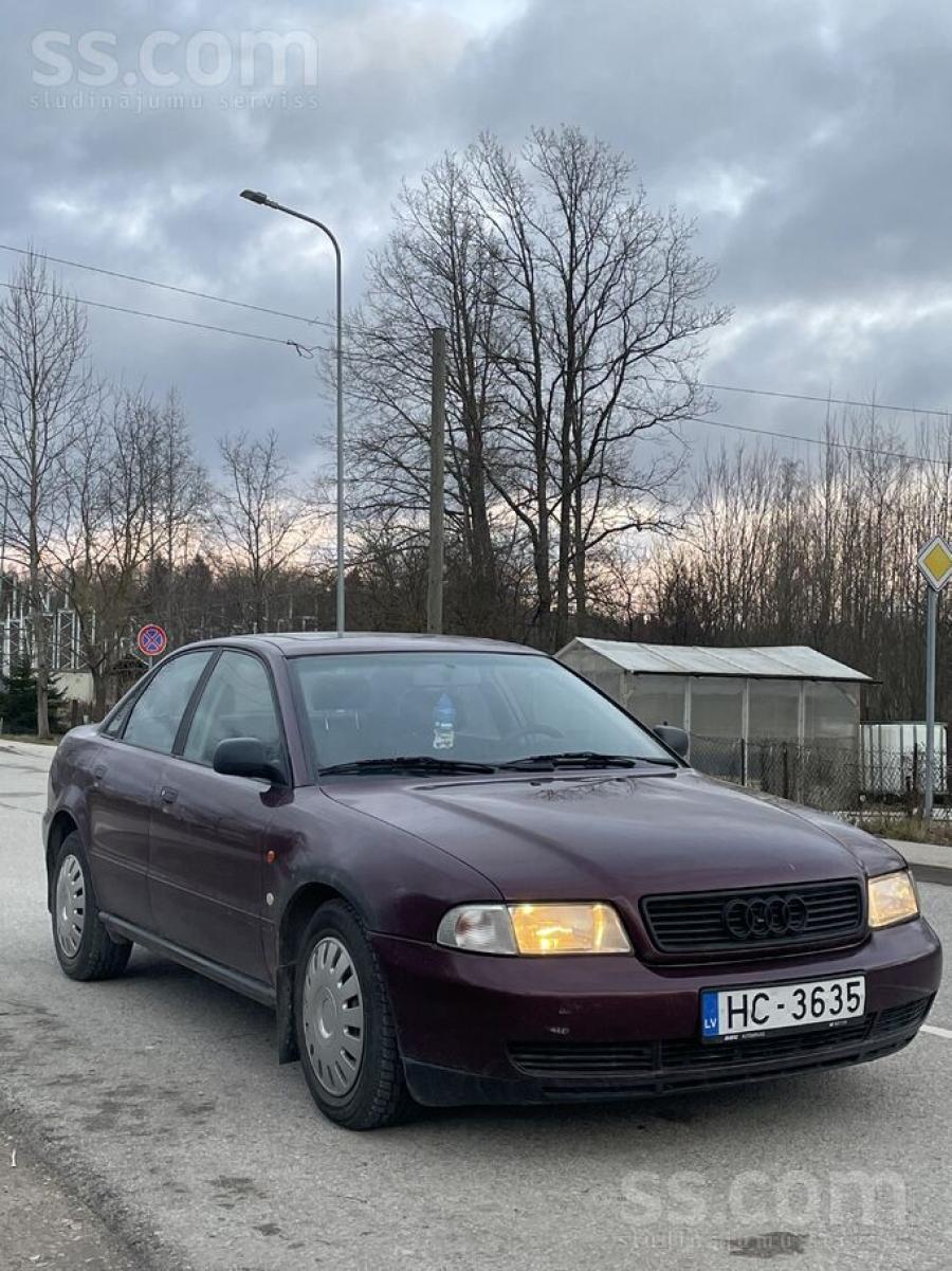 Sarkans Audi A4 1995 Tukums, ar dzinēja tilpumu 1.60 L un nobraukumu 267 tūkst. km par 675 €, foto 3 vietnē AUTOMOTO.COM.LV