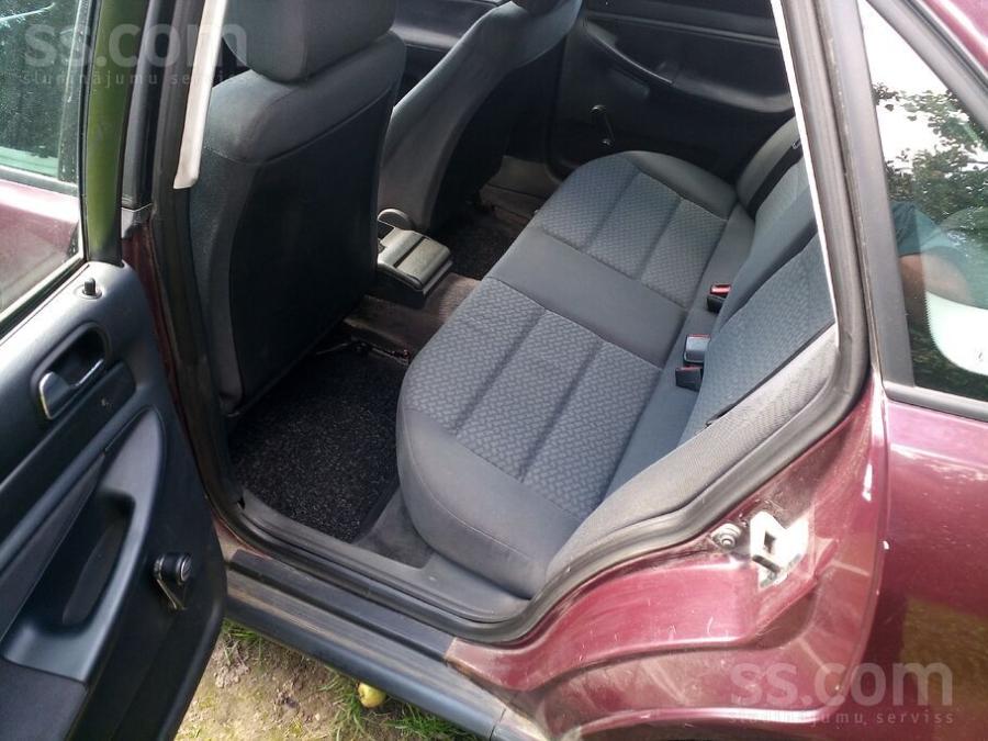 Sarkans Audi A4 1995 Krāslava, ar dzinēja tilpumu 1.60 L un nobraukumu 215 tūkst. km par 650 €, foto 7 vietnē AUTOMOTO.COM.LV