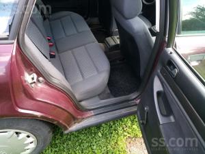 Sarkans Audi A4 1995 Krāslava, ar dzinēja tilpumu 1.60 L un nobraukumu 215 tūkst. km par 650 €, foto 9 vietnē AUTOMOTO.COM.LV